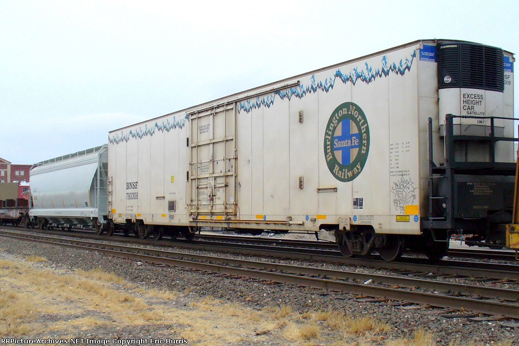 BNSF hi cube refrigerated boxcar